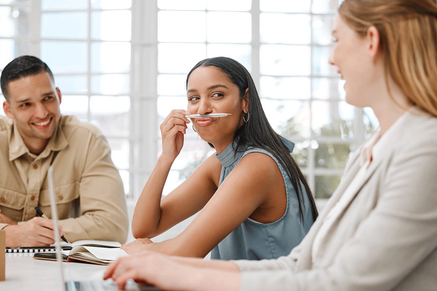 Comment utiliser l'humour au travail | Angestellte Schweiz